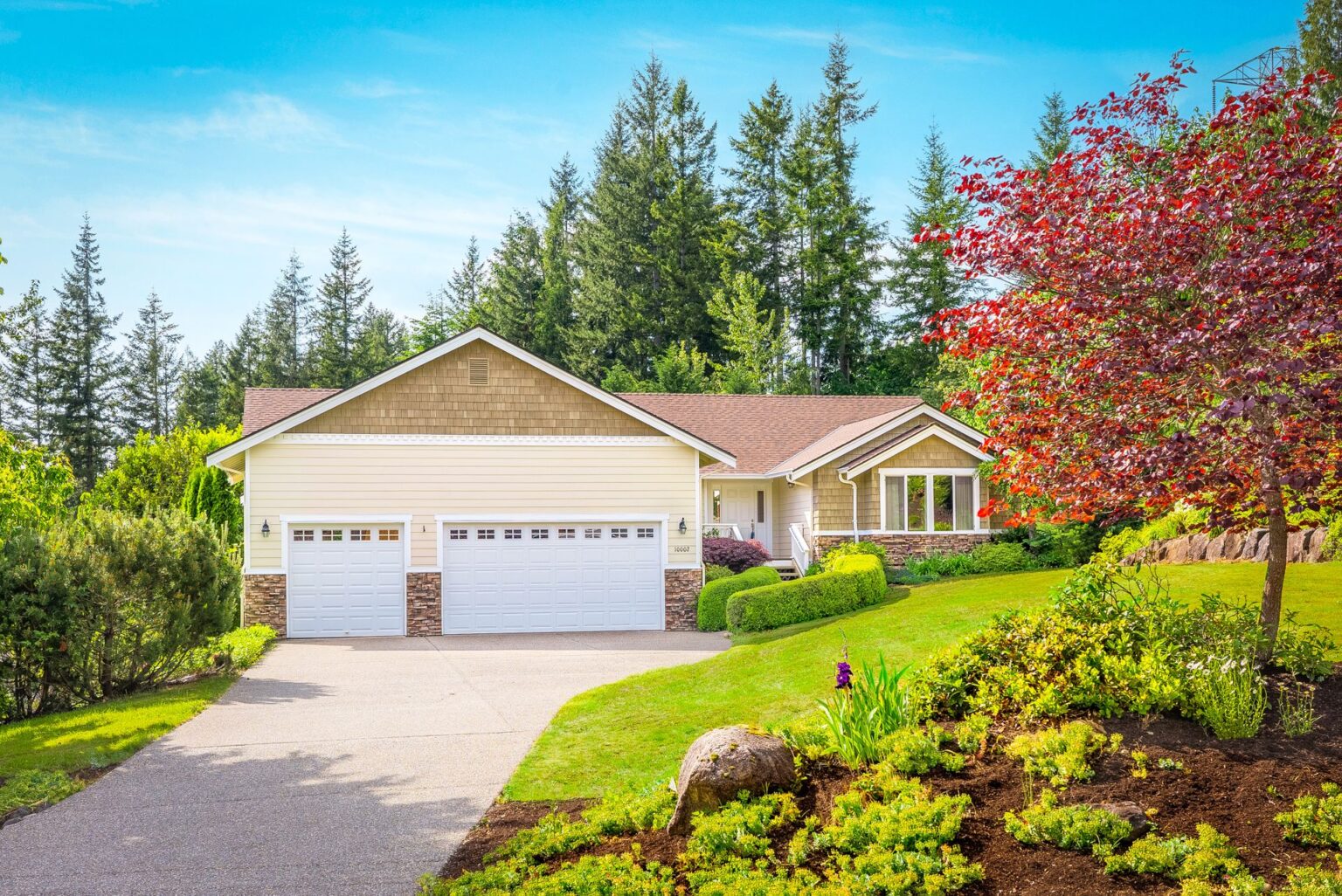 Lamb & Co. with HGTV's Lyndsay Lamb and Leslie Davis