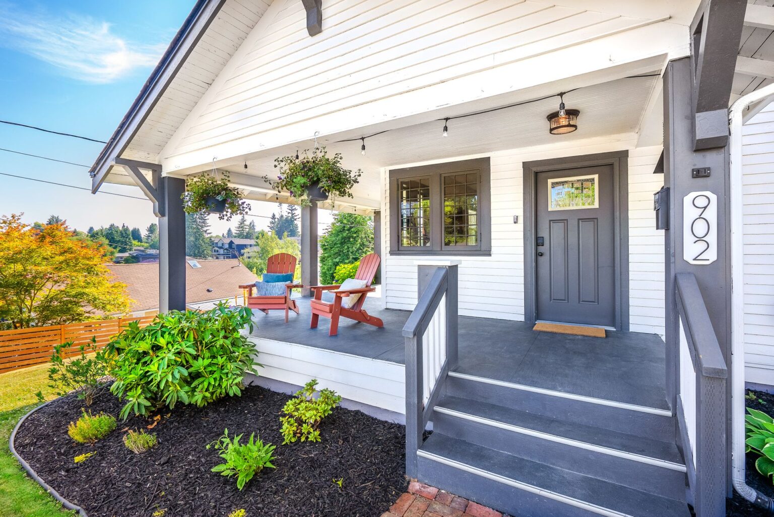 Lamb & Co. with HGTV's Lyndsay Lamb and Leslie Davis