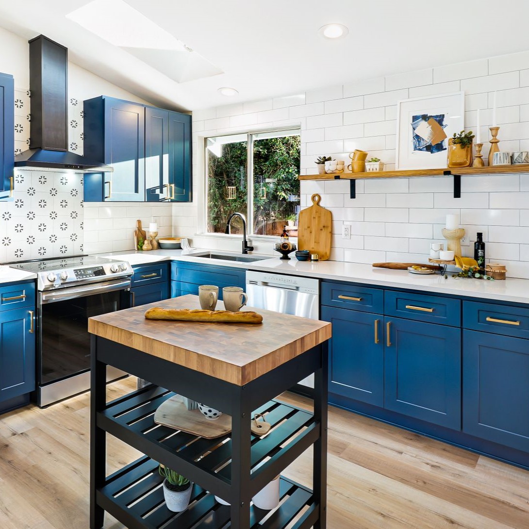 Lamb & Co. with HGTV's Lyndsay Lamb and Leslie Davis