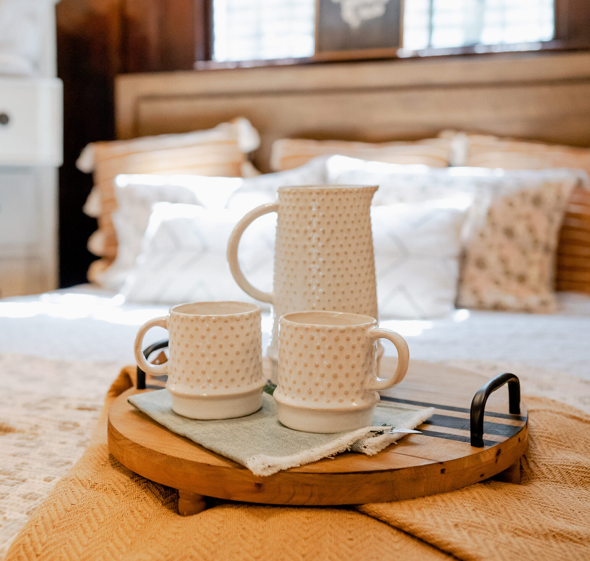 Lamb & Co. with HGTV's Lyndsay Lamb and Leslie Davis