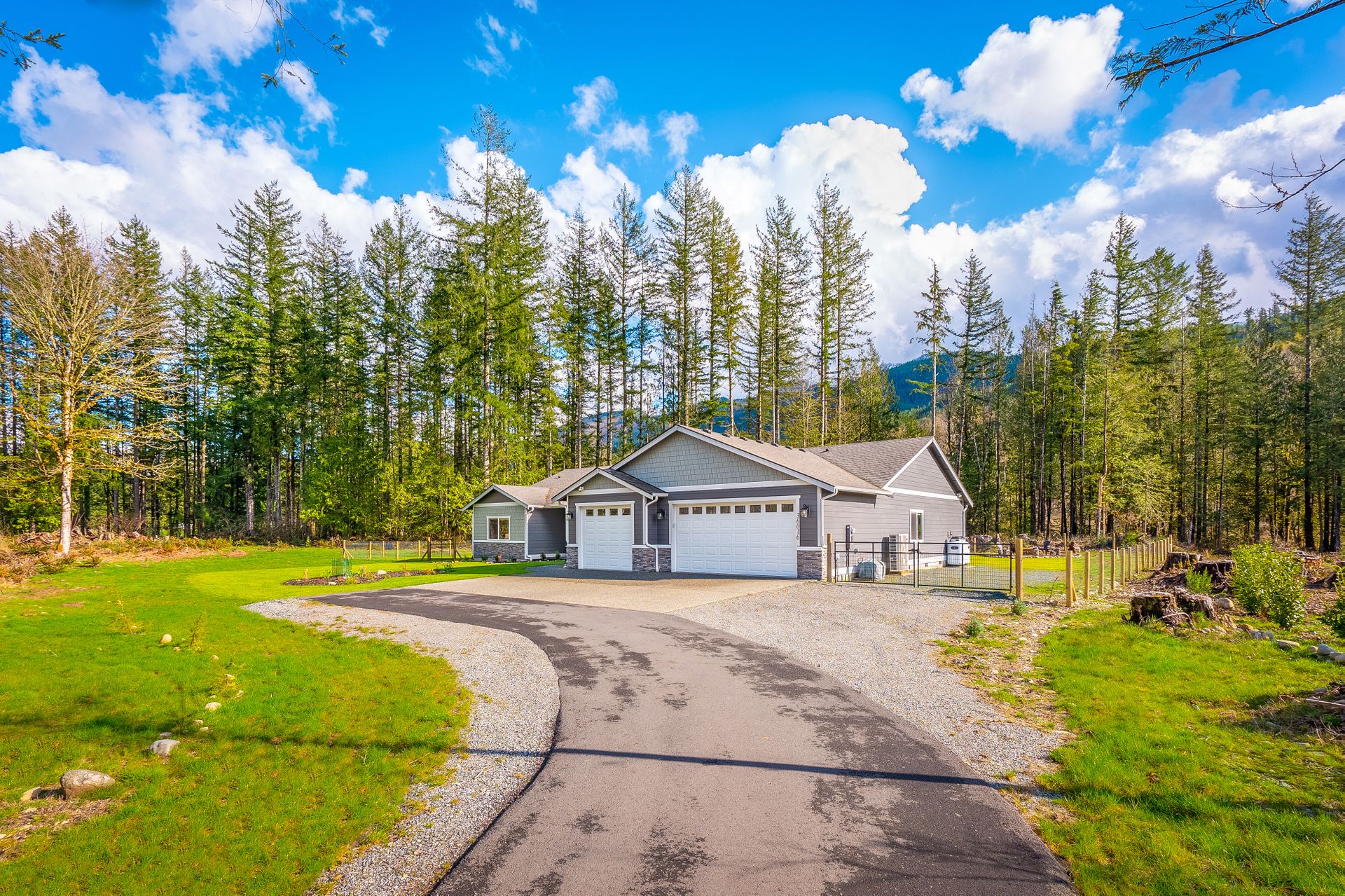 Lamb & Co. with HGTV's Lyndsay Lamb and Leslie Davis