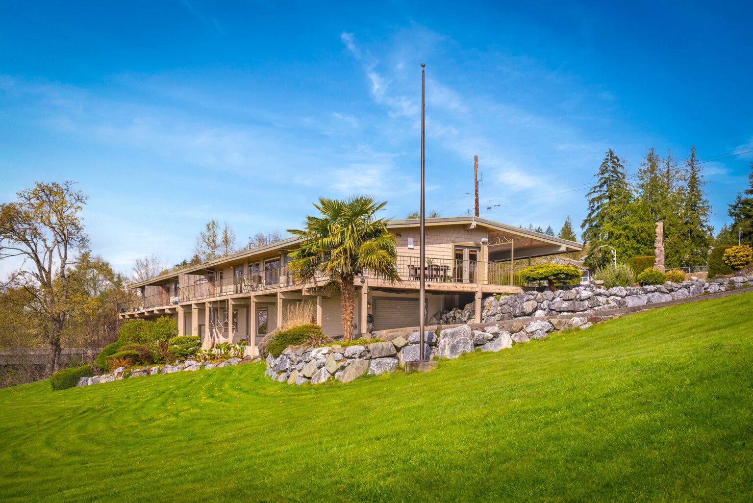 Lamb & Co. with HGTV's Lyndsay Lamb and Leslie Davis