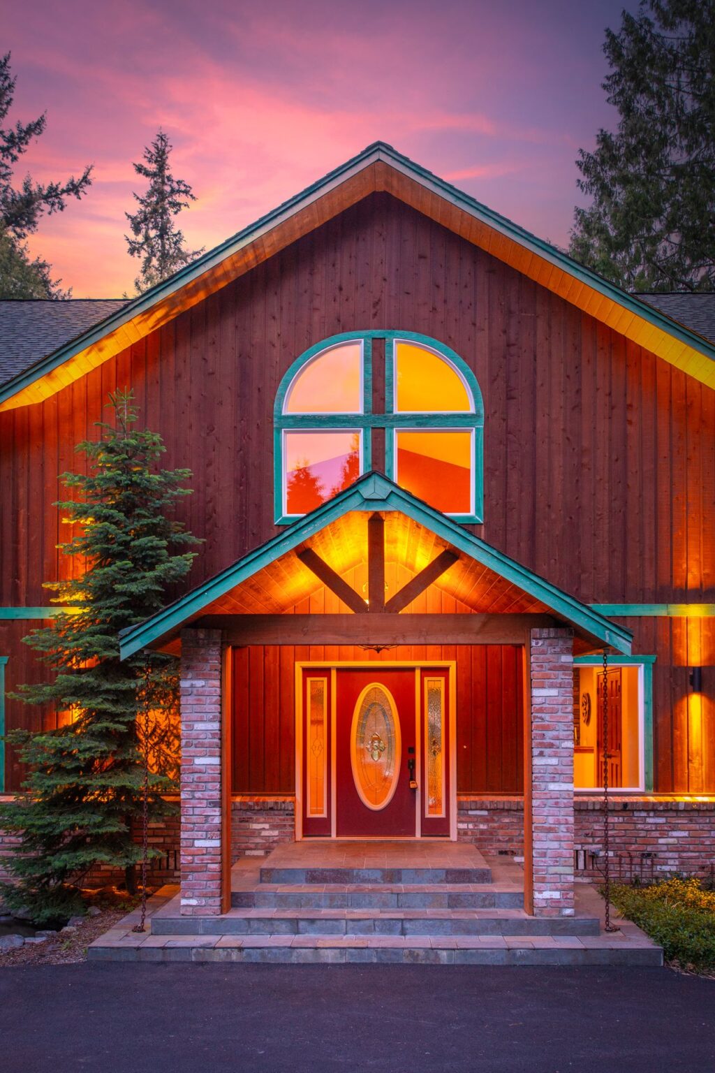 Lamb & Co. with HGTV's Lyndsay Lamb and Leslie Davis