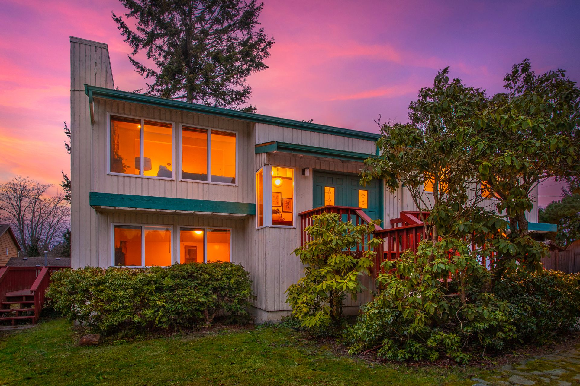 Lamb & Co. with HGTV's Lyndsay Lamb and Leslie Davis